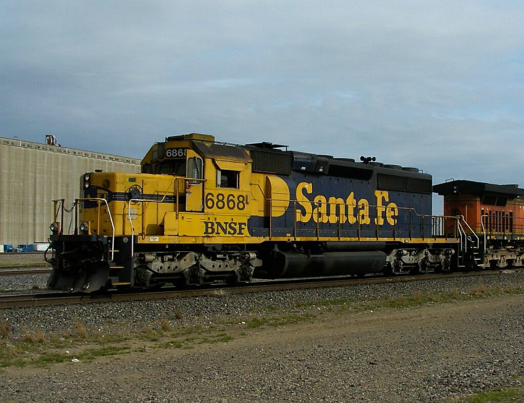 BNSF 6868 "TWO PAIR"